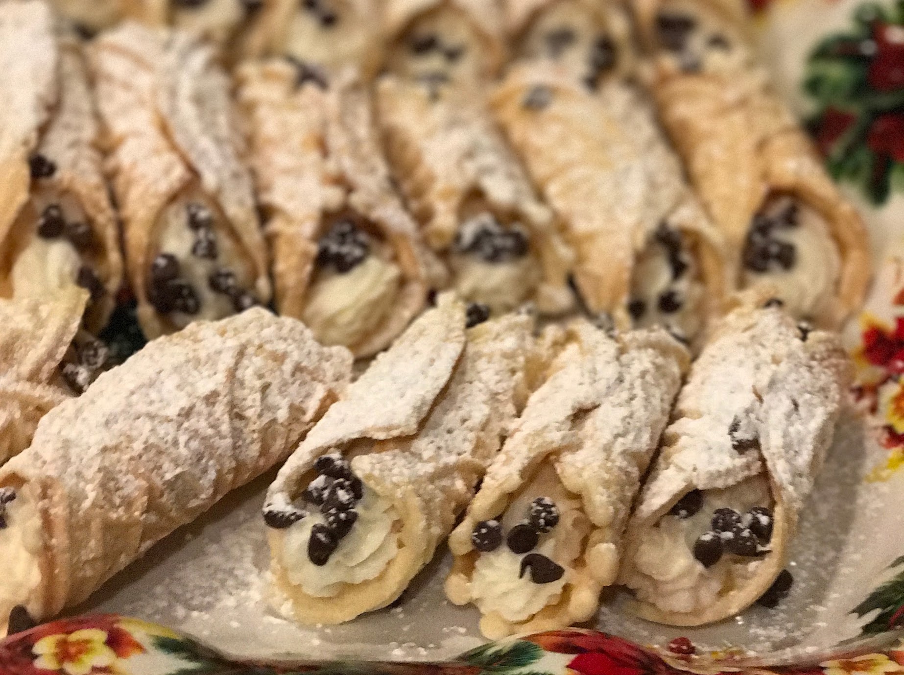 CANNOLIS, my favorite Italian Pastry – #HEYYOU